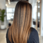 Mechas balayage miel: Luminosidad y estilo natural
